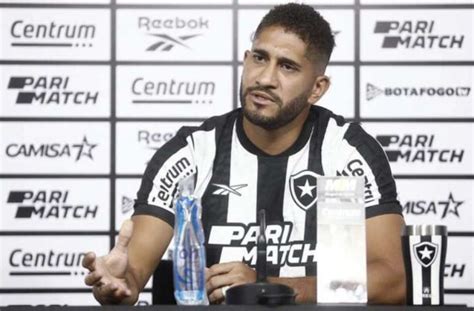 Pablo é Apresentado No Botafogo E Se Diz Pronto Após Lesão Grave