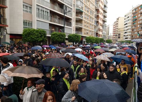 SOM FOC Alzira Inicia El Cicle De Mascletaes De Les Falles Desafiant A La Pluja