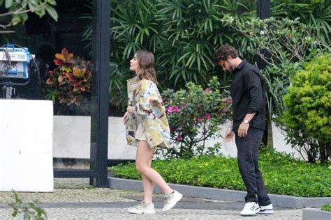 Travessia Jade Picon e Chay Suede se beijam em gravação Fotos