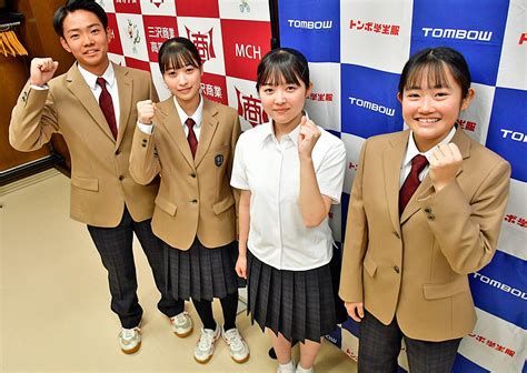 「とてもおしゃれ」三沢商、新制服お披露目47news（よんななニュース）