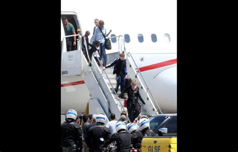 Foto Madonna Durante O Desembarque No Rio Purepeople