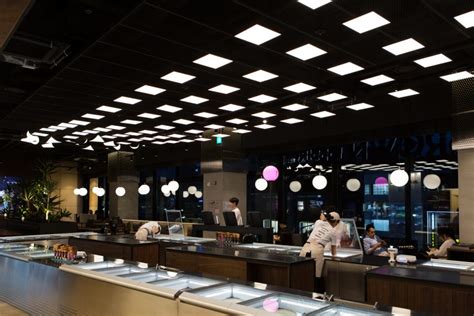 Lg Displays Oled Panels Create Decorative Lighting For Baskin Robbins