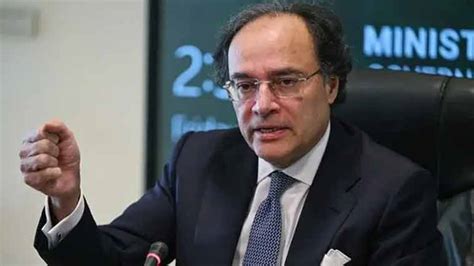 پاکستان مشرق وسطیٰ کے 2 بینکوں سے قرض معاہدے کیلئے تیار ہے وزیر خزانہ