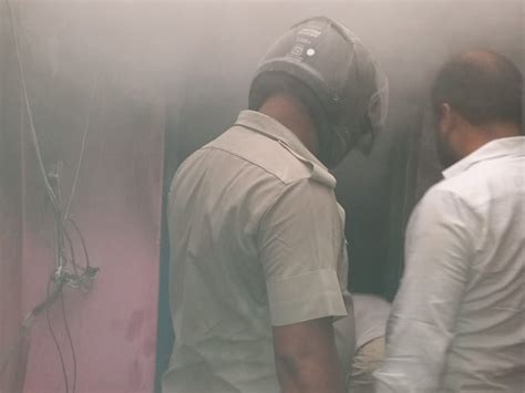 Cylinder Caught Fire Household Items Burnt सिलेंडर से लगी आग घर का