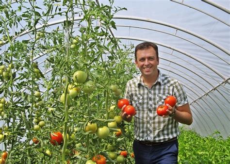 PriČe Koje StiŽu Pravo Iz DuŠe On Piše O Običnim Ljudima” A Njegovi Sagovornici Daju Nadu U