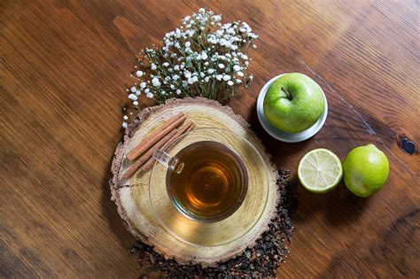 다른 검은 색과 녹색 건조 한 차 뜨거운 차의 장미 싹 컵 음식 배경 0명에 대한 스톡 사진 및 기타 이미지 0명 2015년 가을 Istock