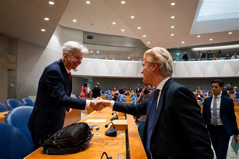 Met Plasterk Hoopt Wilders Op Een Dankbare Loyale Veteraan In Het
