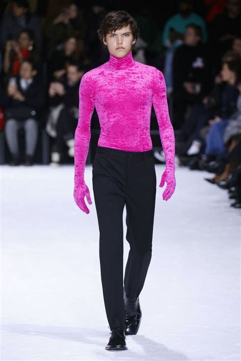 Unisex Fashion Has Changed In The Era Of Gender Fluidity Fashion Unisex Fashion 70s Inspired