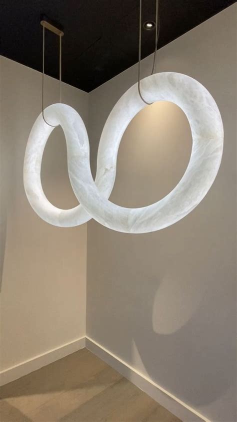 「illuminate Your Space Decorate With Light」[動画]