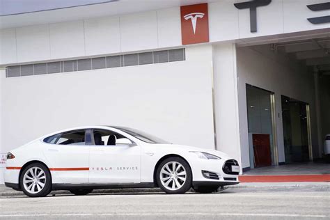 Tesla 油塘服務中心開幕 提供遙距診斷及車身維修服務 Unwirehk 香港