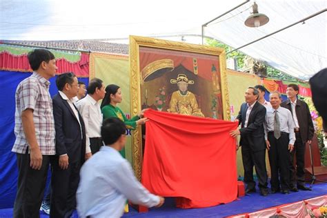 Ban LiÊn LẠc HỌ PhÙng ViỆt Nam Trao TẶng BỨc Tranh ChÂn Dung TrẠng BÙng