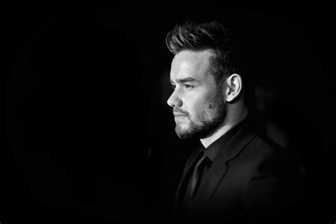 Pai de Liam Payne chega à Argentina após morte do filho foto