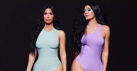 Kim Kardashian And Kylie Jenner Mocked After Photoshop Fail Gives Them 6 Toes Mirror Online