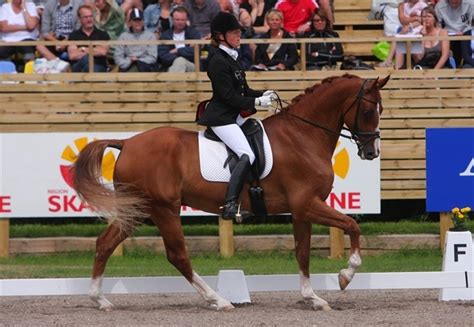 Astrid Markerer I Semifinalen