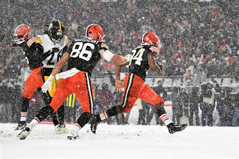 Nfl Cleveland Browns Stun Pittsburgh Steelers In Afc North Showdown In
