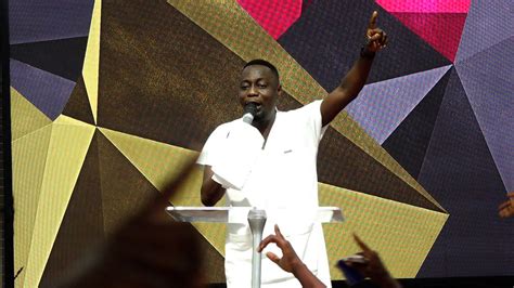 elder emmanuel arthur leads hot pentecostal praises at dr wyatt memorial temple youtube