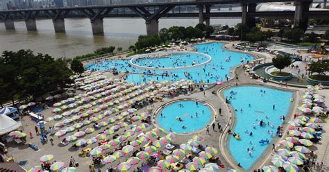 인피니티풀에 놀이기구…한강 야외수영장·물놀이장 23일 문 연다