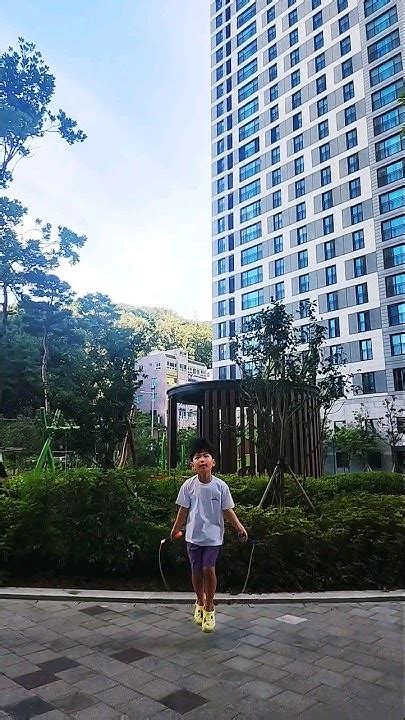 오늘은 밍규형아랑 계곡🏖가는 예쁜아침🏝 줄넘기 ️ 크록하 밍규형아집 가는 길 기분이 좋아용 ️ 🩷💚🧡💛 Yoonwoo1403 Youtube