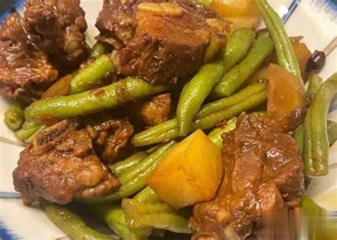 300克豆角，1斤猪肋排，这款炖菜太下饭，滋阴润燥，谁吃谁夸