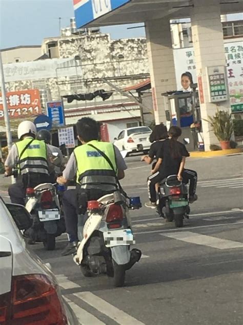 【問題】南部沒戴安全帽是不是才正常 場外休憩區 哈啦板 巴哈姆特
