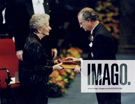 Stockholm 1996 12 10 Wislawa Szymborska From Poland Receives The Nobel