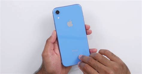 Jsou Tu Prvn Unboxing Videa Iphonu Xr Pod Vejte Se Na Rozbalen Nejlevn J Ho Modelu