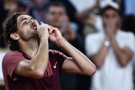 Roland Garros Le Public Est Chaud Un Peu Trop Chaud