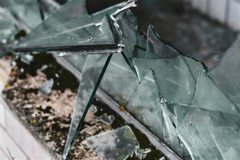 Warfield Woman Facing Mischief Charge For Allegedly Smashing Windows