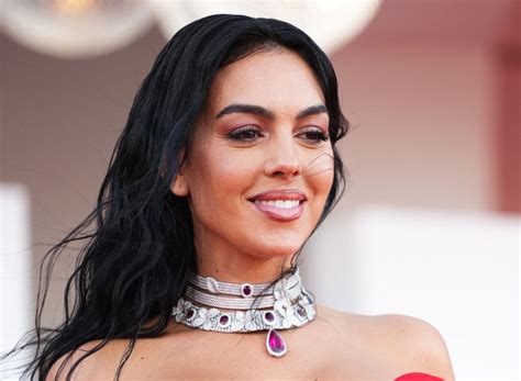 Un Garçon A Essayé De Mhumilier Georgina Rodriguez Parle De Sa Vie