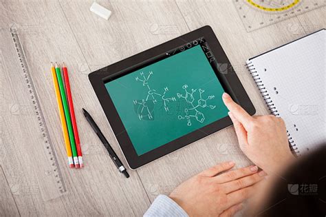 交出数字平板电脑上的分子结构