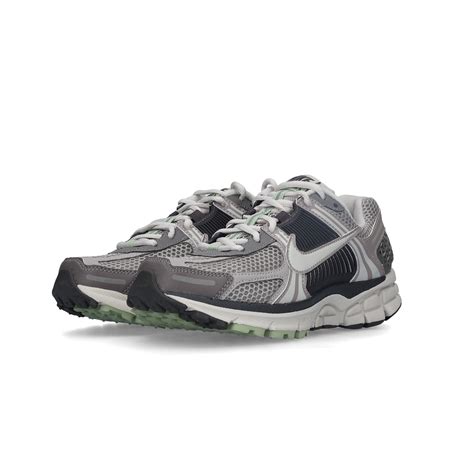 W 나이키 줌 보메로 5 코블스톤 앤 플랫 퓨터 Kream