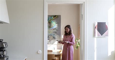 Yrittäjä Ja Poliitikko Tuuli Kousa Valitsee Kotiinsa Taidetta Tunteella Olen Esteetikko Ja