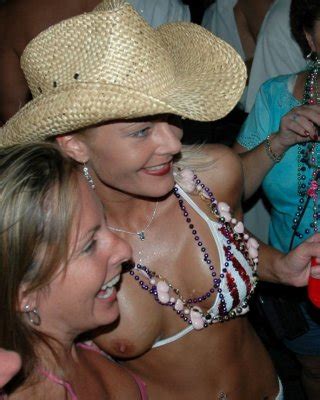 Drunk Naked Mardigras Spring Break College Girls Flashing Porn Pictures XXX Photos Sex Images