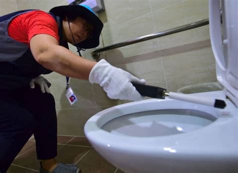 Cách Phát Hiện Có Camera Quay Lén Trong Nhà Vệ Sinh Công Cộng 2018