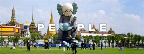 Royal World Thailand รอยัล เวิลด์ ประเทศไทย พระบาทสมเด็จพระวชิรเกล้าเจ้าอยู่หัว และสมเด็จพระ