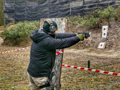 Jak uzyskać pozwolenie licencje na broń palną w Polsce Pozwolenie info