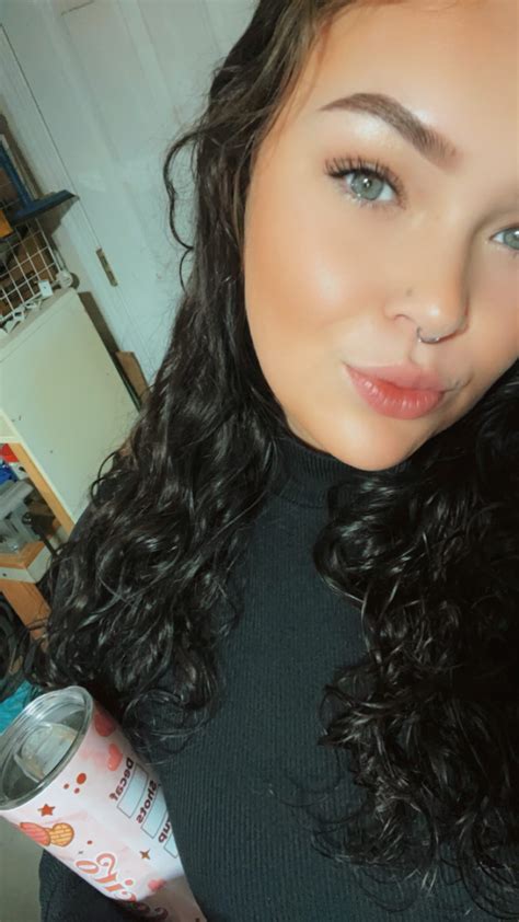 Geena Yeenayavis • Threads Say More