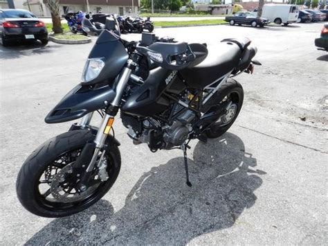 Alquiler De Moto Ducati HYPERMOTARD 821 Supermotard Barcelona Barato