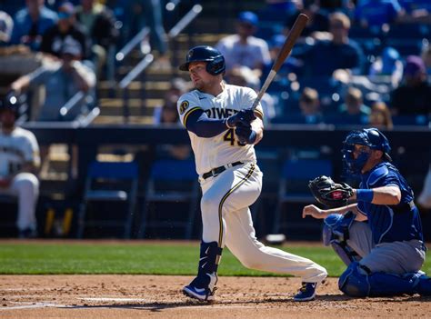 After Opting Out Luke Voit Is Staying With The Brewers By Signing A