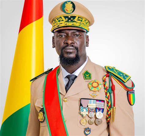 Guinée le général Doumbouya décoré de la Croix de Guerre et de la