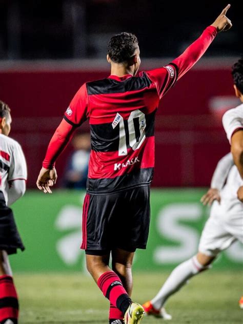 Victor Hugo é a nova promessa do Flamengo