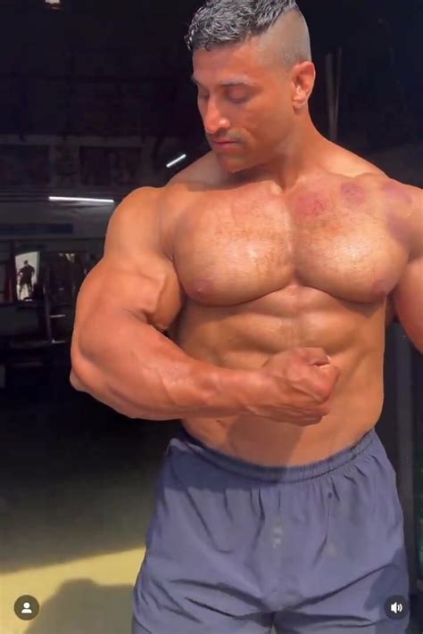 Muscle Men With Huge Pecs Türkçe