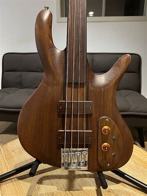 1980 Carl Thompson 4 String Fretless Reverb