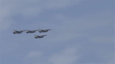 美國新一批對台軍售包括用於f 16戰機導彈 【now新聞台】美國批准新一批涉及近50億港 元的對台軍售案，包括用於f 16戰機的導彈，以應對