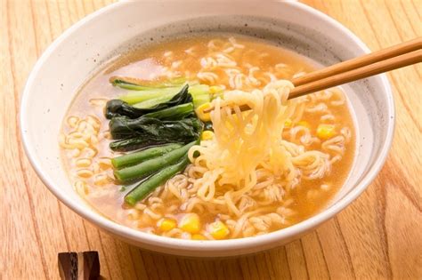 インスタント麺をほぐして茹でるのはng？！いつもの2倍美味しく作るコツとは Wow Magazineワウマガジン