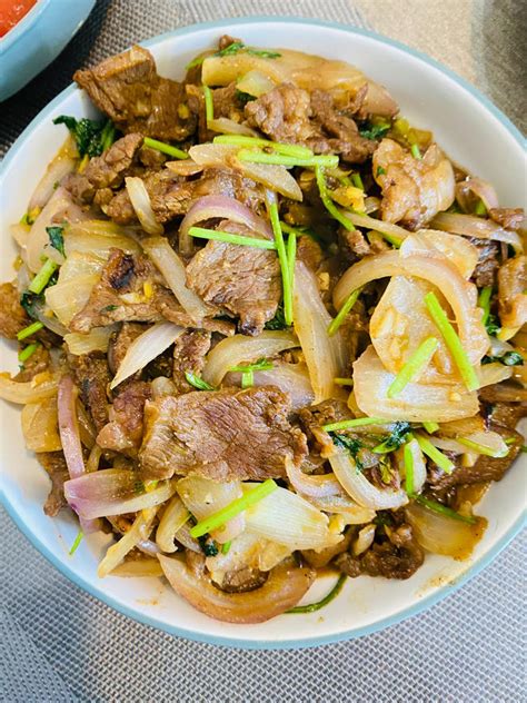 【家常香菜牛肉的做法步骤图，怎么做好吃】一小只莹宝儿下厨房