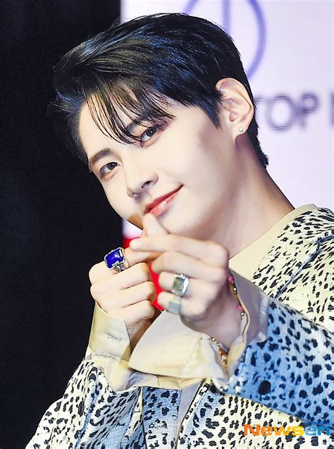 가수 겸 배우 이진혁 포토엔hd
