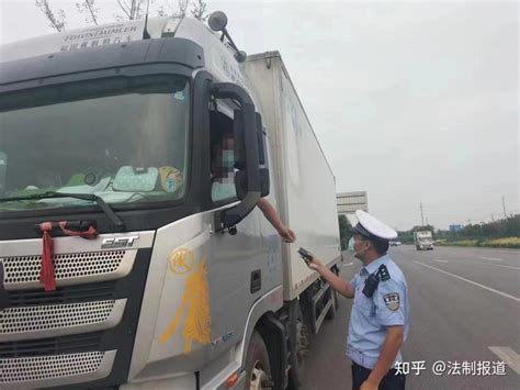商丘交警铁骑大队二中队持续开展大货车专项整治行动 知乎