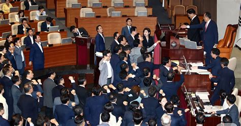 국민의힘 필리버스터 중단 항의