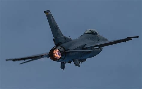 F 35 Lightning Ii Vs F 16 Fighting Falcon Military Machine